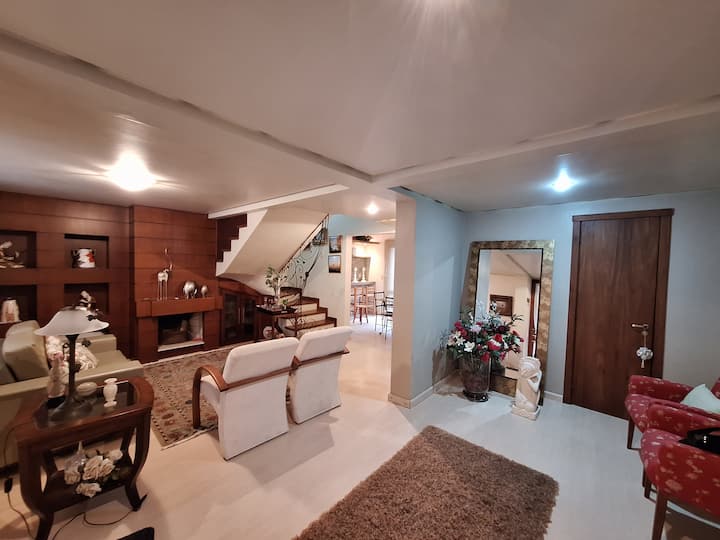 Triplex Aconchegante No Coração Do Laje De Pedra - Canela