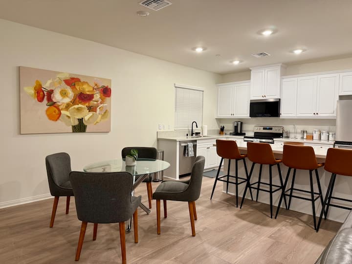 Clean, Quiet And Modern 3 Bedroom/2 Bathroom House - Lake Elsinore, CA