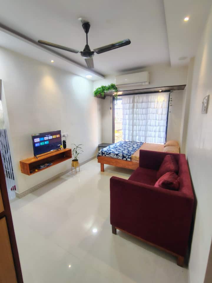 Airy Studio 10 Steps From Thane Station|cozy Stay - Thane