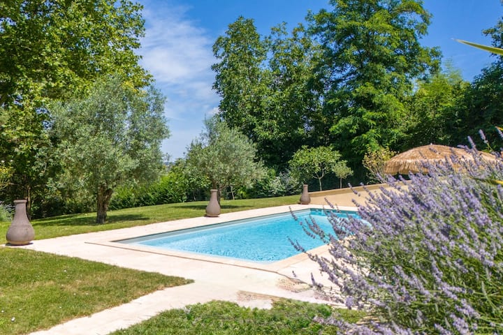 Futuroscope Grange Atypique Et Sa Piscine Privee - France