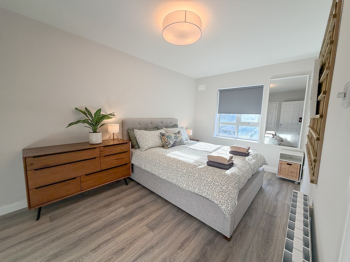 Luxury 2-Bedroom Apartment Overlooking the Beach - Apartments for Rent ...