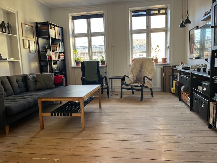 Stor Og Lys Lejlighed Med Altan På Frederiksberg - Copenhagen