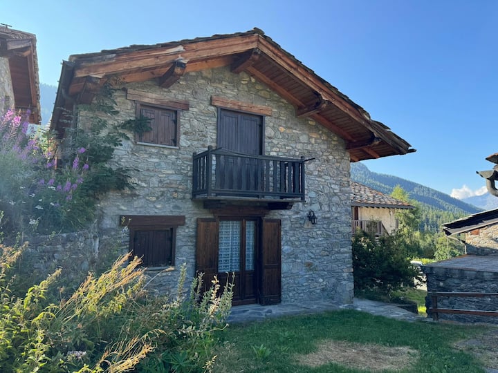 Chez Gino, Una Piccola Casetta Completa Di Tutto! - Champoluc