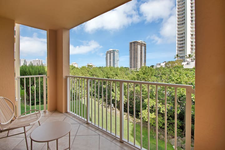 Cozy 3 Bedroom Waterfront Apartment For Families - Aventura, FL
