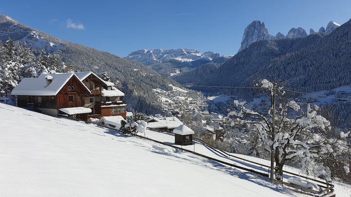 Traditional House With Dolomite View - Ortisei