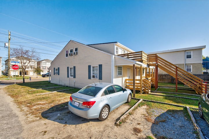 The Sunshine Nest~ King Bed~cozy~quiet~complete - Norfolk, VA