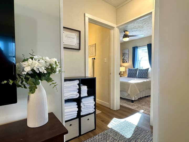 Muncie Retreat On Umbarger - Muncie, IN