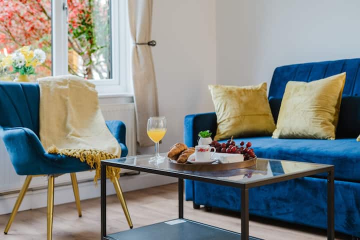Bright 2br House Near Gatwick Crawley Wifi Parking - Crawley