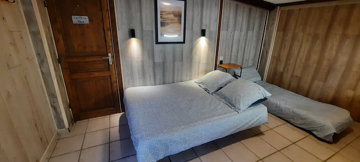 La Palmeraie Vous Propose La Chambre "Mimosas" - Istres