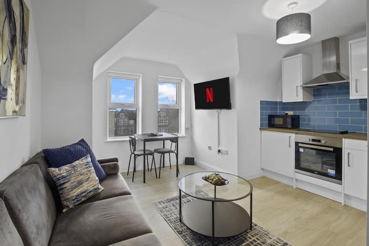 Luxury Apartment | Sleeps 3 | Wi-fi | Free Parking - Bedford