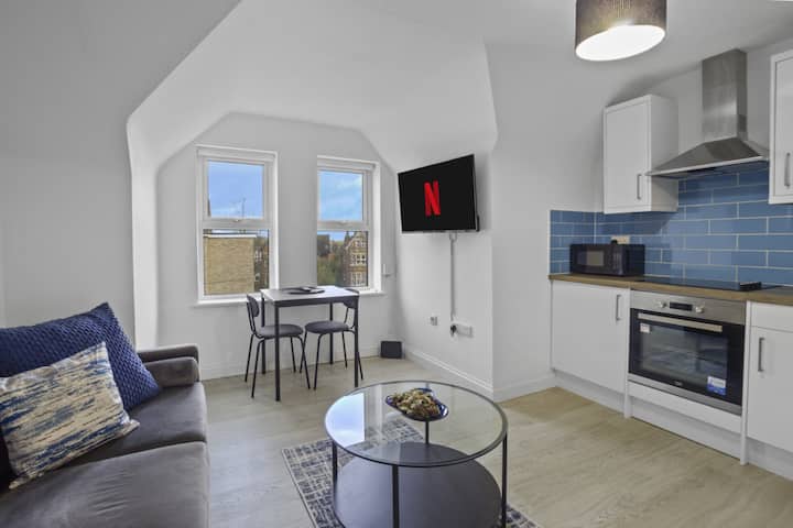 Booked Often | Loved Always| Sleeps3 |Free Parking - Bedford