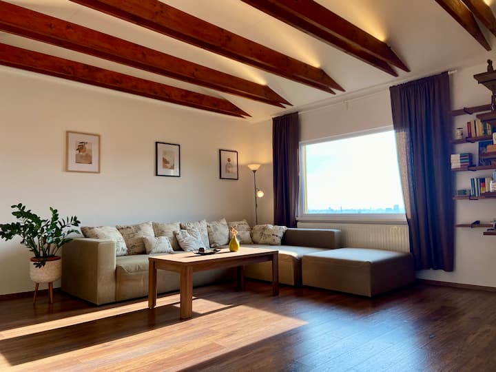 Priestranný Apartmán S Veľkorysým Výhľadom - Bratislava