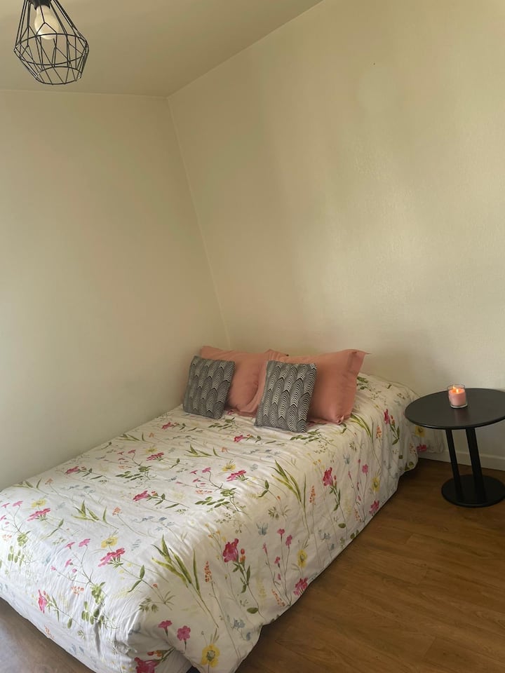 Grand Studio Cosy Face Au Centre Commercial Qwartz - Gennevilliers