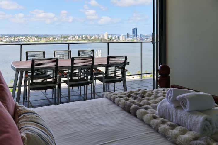 Sky High Executive Stay | River Views & Parking - South Perth