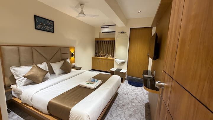 Deluxe Room In Ahmedabad - Ahmedabad