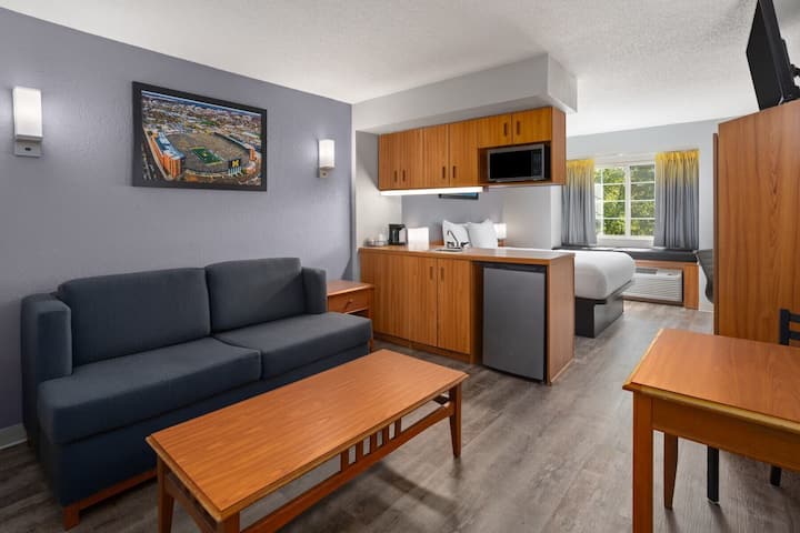Microtel Ann Arbor | Spacious Queen Studio - Ann Arbor, MI