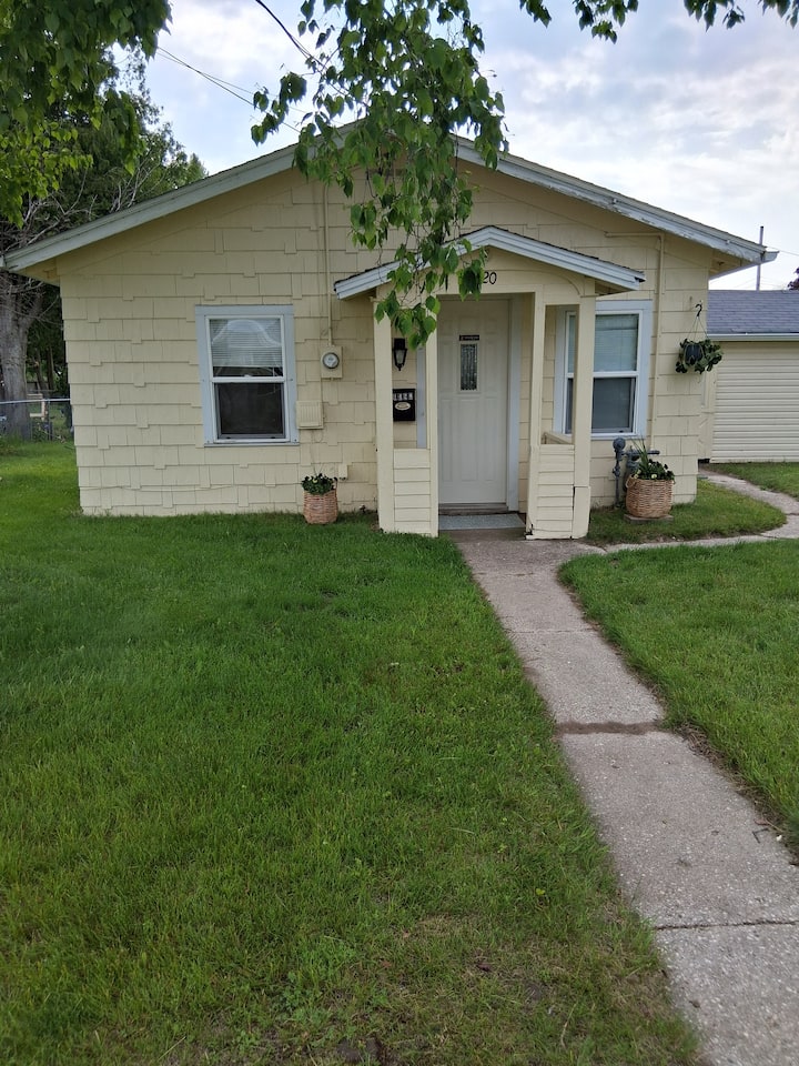 Cute Cottage In Two Rivers - Two Rivers, WI