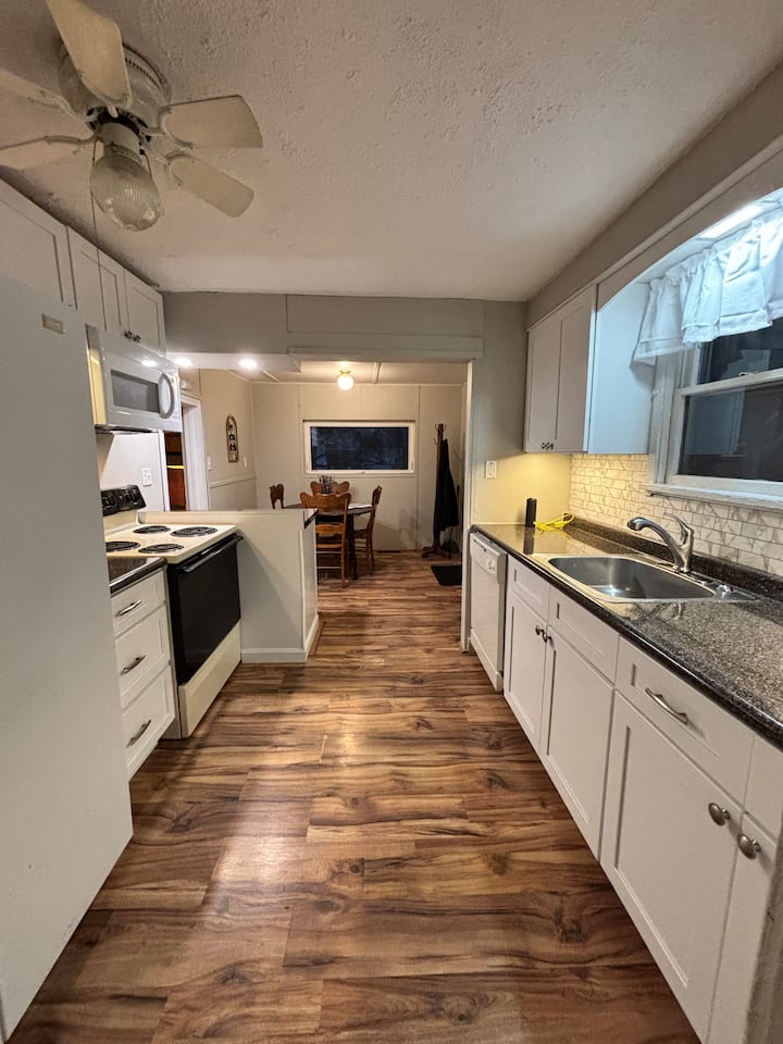 Plum Street Hideaway - Edinboro, PA