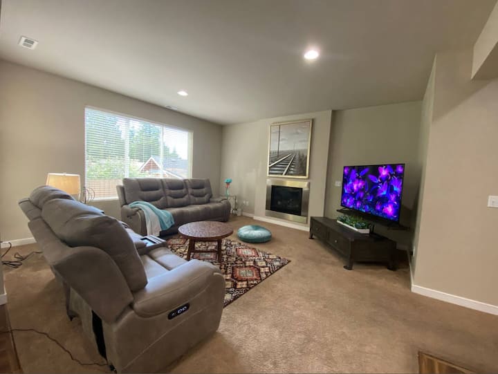 Spacious Two-story Home W/ Patio & Fenced Backyard - Everett, WA