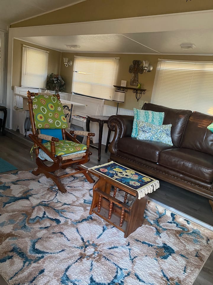 Clean Rv At Casa Linda Vineyards N Orchards. - New Mexico