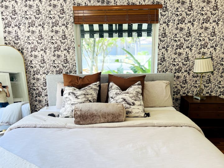 Colonial-miami Fusion Home. The Perfect Hideaway - Doral, FL