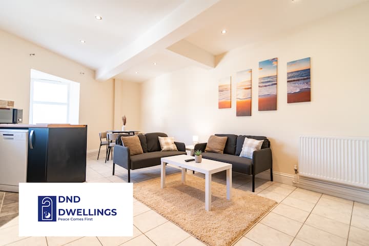 Stylish 2 Bed Flat With Free Parking Near Harbour - Folkestone