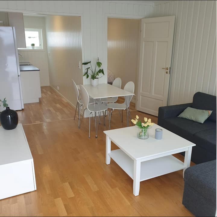 Et Koselig Lite Krypinn På Toppen Av øYa - Tromsø