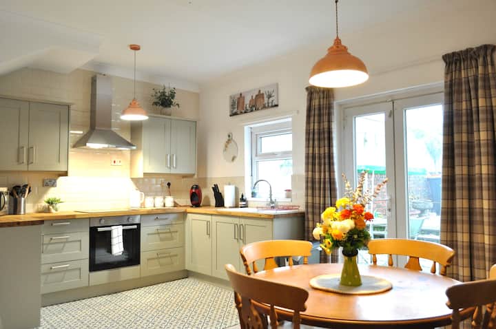 Lovely Victorian Bay Fronted Terrace! - Newport