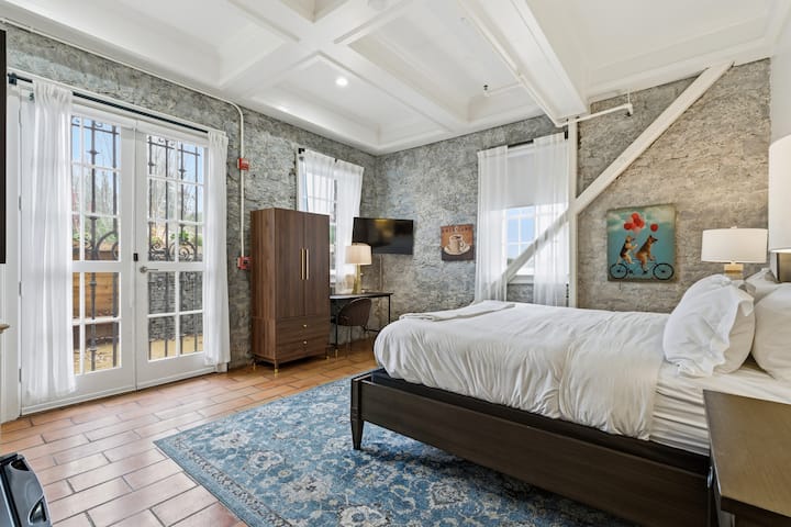 First Floor Cozy King Room W/ Wine Country Charm - Santa Rosa, CA