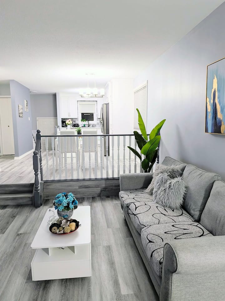 Spacious 5-bedroom Home In The Heart Of The City - Prince Albert