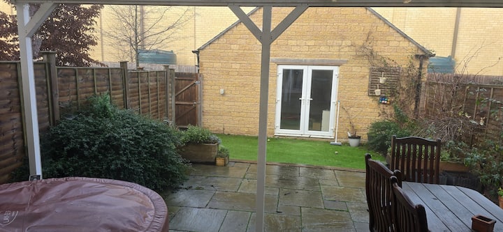 Cotswold Stone House In Bourton On The Water - Burford, UK