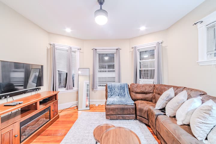 6br Old Brookline Home • Close To Everything - Hyde Park - Boston