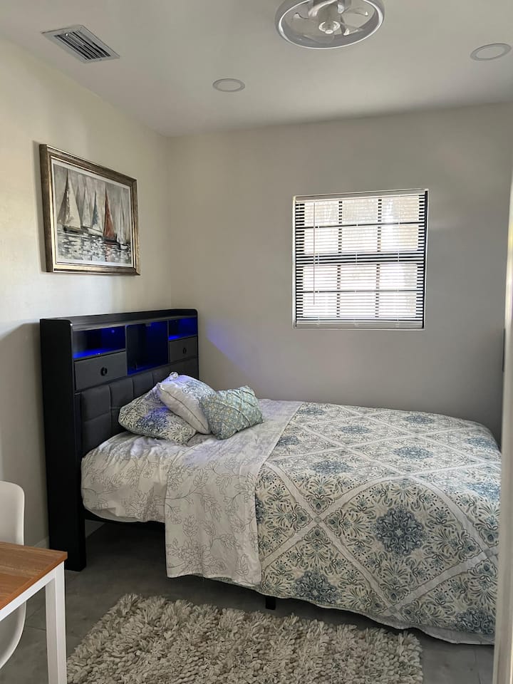 Place For Up To 2/lehigh - Lehigh Acres, FL