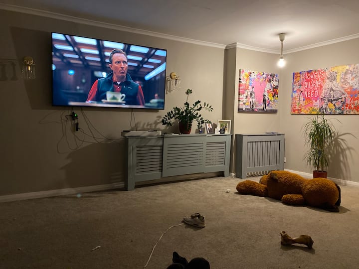 House With The River Bollin At The Back Garden - 메이클즈필드