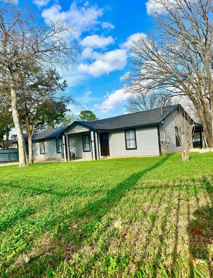 Cool Water Home - Bastrop, TX