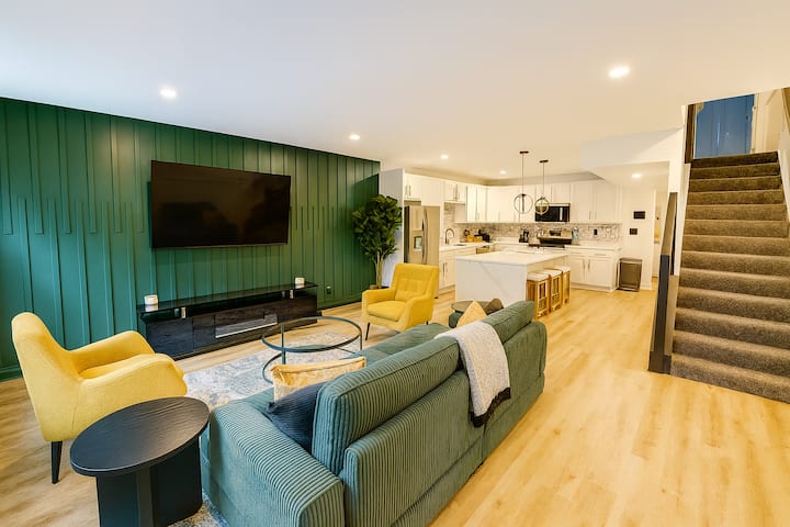 Modern 4br W/ Rooftop Deck, Garage, Near Stadiums - Pittsburgh, PA