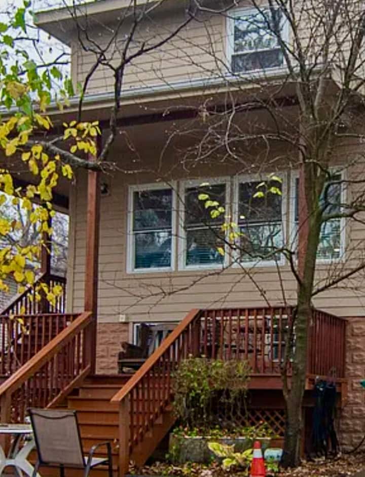 Cute And Cozy Studio With A Separate Entrance. - Fox Lake, IL