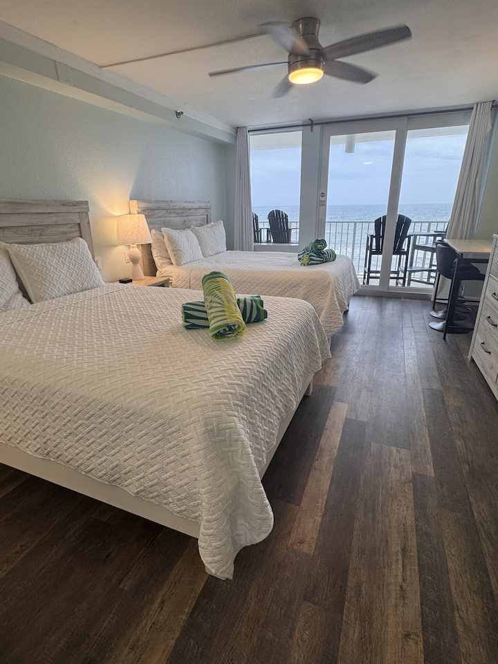 Top Floor Beachfront | Walk To Pier | Pool/hot Tub - Daytona Beach, FL