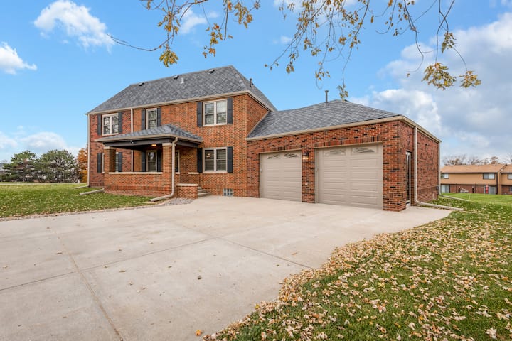 Omaha's Old Maple House - Bennington, NE