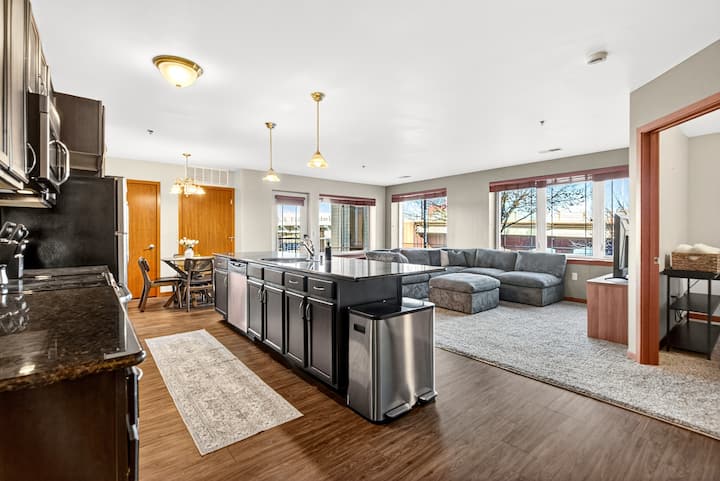 Riverfront Retreat – 10 Mins To Lambeau! - Green Bay, WI