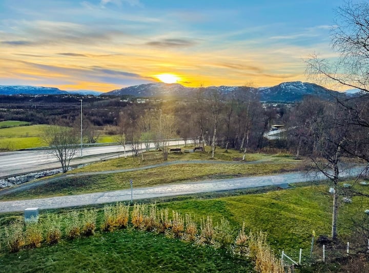 Lys 4-roms Leilighet I Sentrum. - Alta