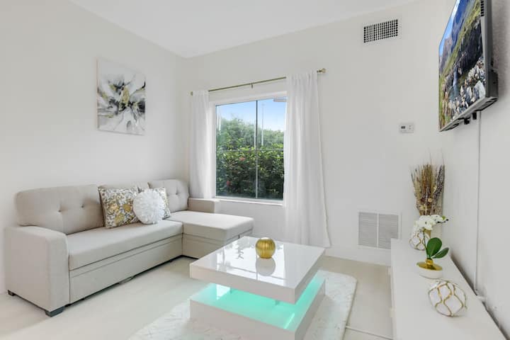 Modern Orlando Retreat | Prime Location Near Parks - Orlando, FL