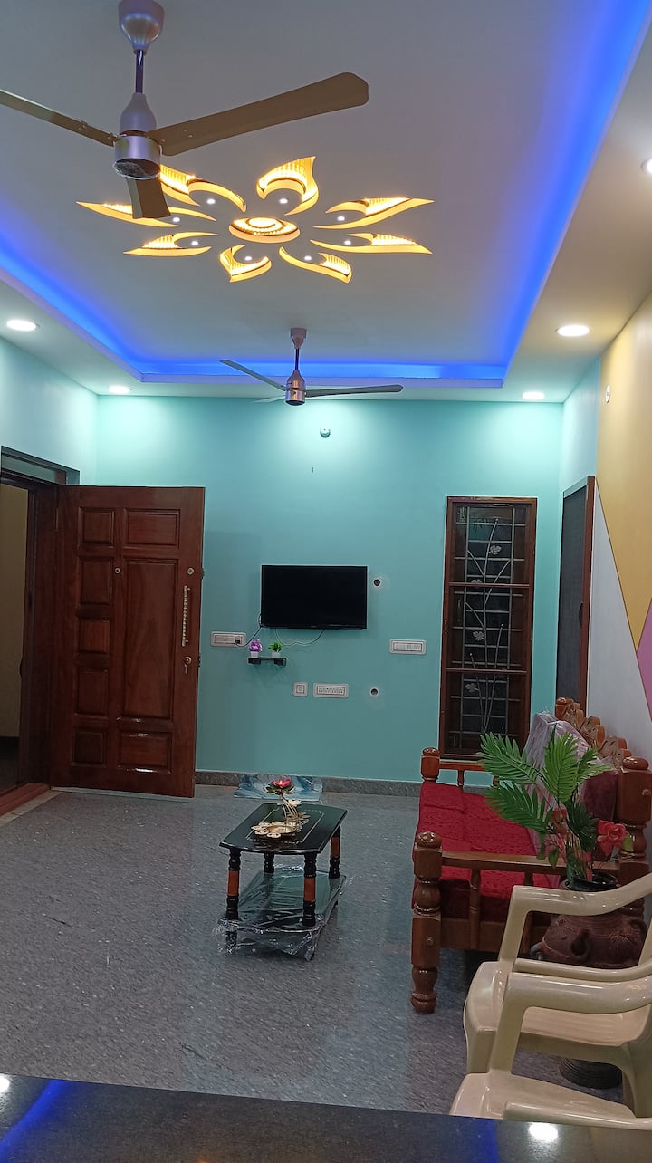 This Cozy Haven Is Truely A Home Away From Home - 벨로르