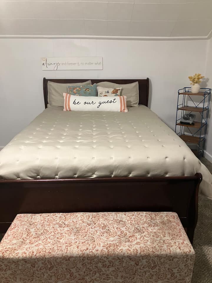 4br Luxury • Jacuzzi • Near Noto Arts - Topeka, KS