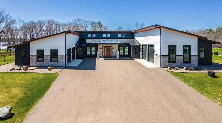 Luxury Waterfront Retreat In Schofield - Wausau