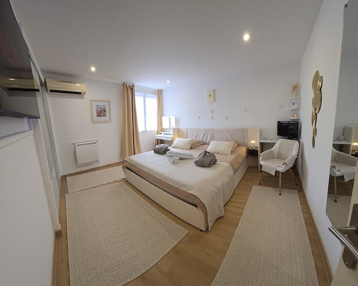 T2 Cosy, Clim/wifi, Castillet, Parking Facile - ibis Perpignan Nord