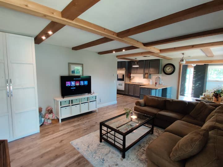 Cozy House Steps Away From The Beach - Crystal Beach