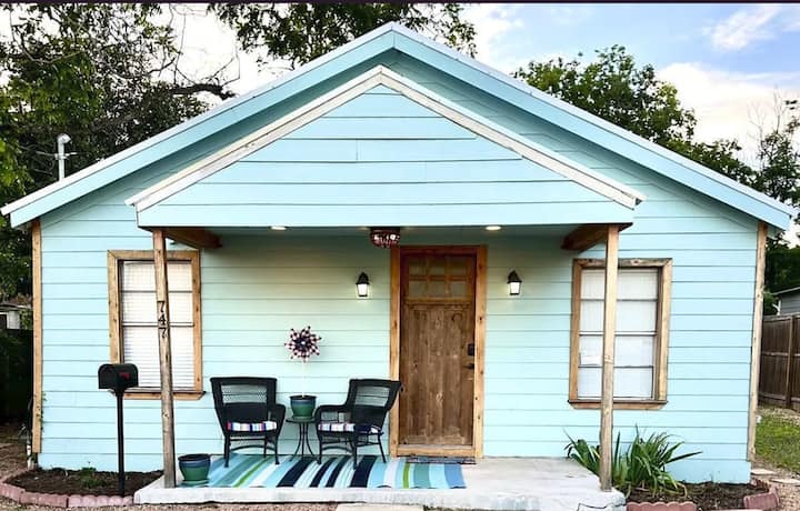 The 747 Oasis • Modern Comfort In New Braunfels - New Braunfels, TX