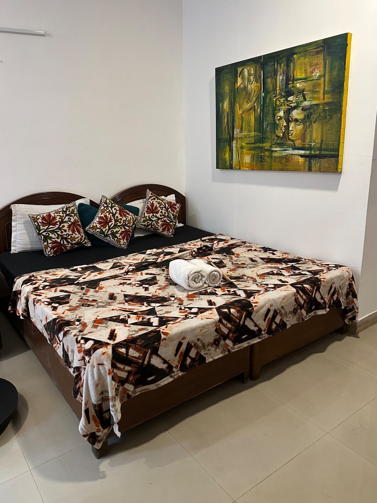 Qutub view point @ oshu at the qutub - Flats for Rent in New Delhi ...