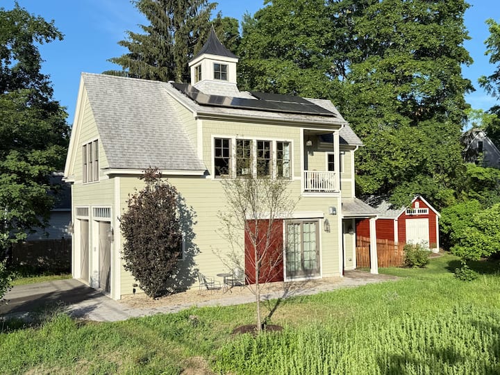 Concord Center * Carriage House & Private Meadow - Concord